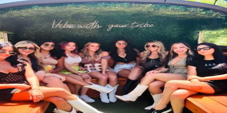 Austin Murals & Mimosas Roofless Party Bus Tour and Photoshoot - UNATION
