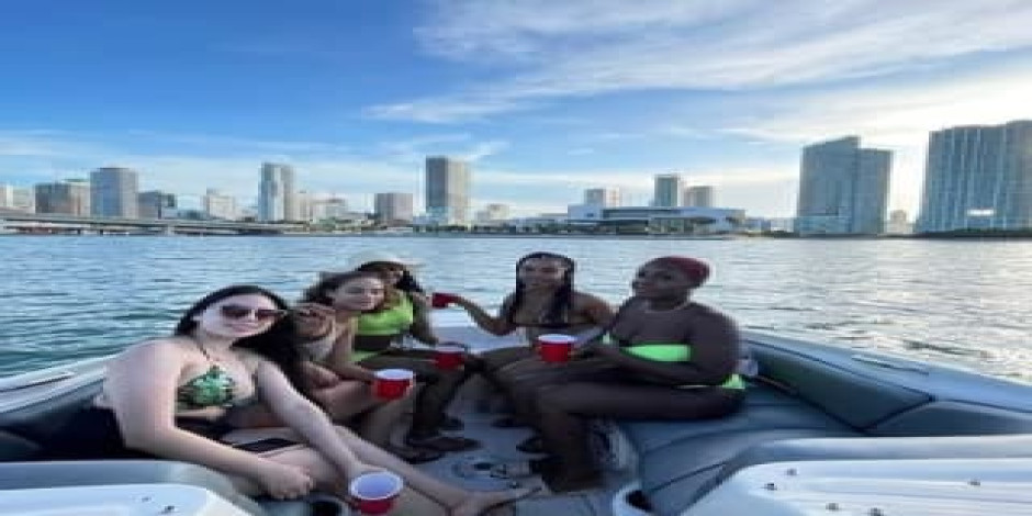 26Ft Miami Private Boat Tour for 11 ppl, 2 & 4 Hrs Free Champagne - UNATION