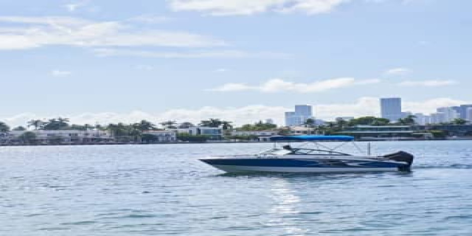1 hour Miami Private Boat Ride with champagne - UNATION