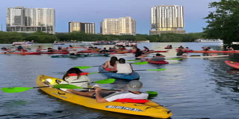 Downtown Austin Sunset Kayak Tour with 1.5 Million Bats - UNATION