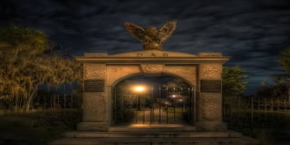 The Grave Tales Ghost Tour in Savannah - UNATION